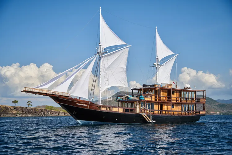 ORACLE yacht for charter (35m,)